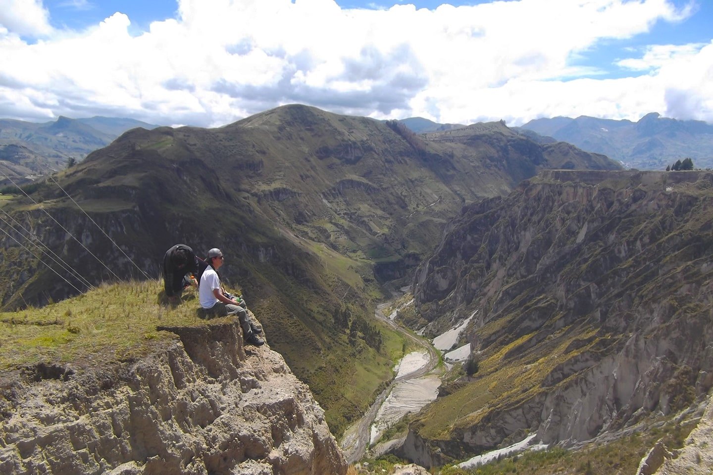 ⛰️ Trek del Quilotoa y Rumiñahui en grupo | Living Ecuador Travel